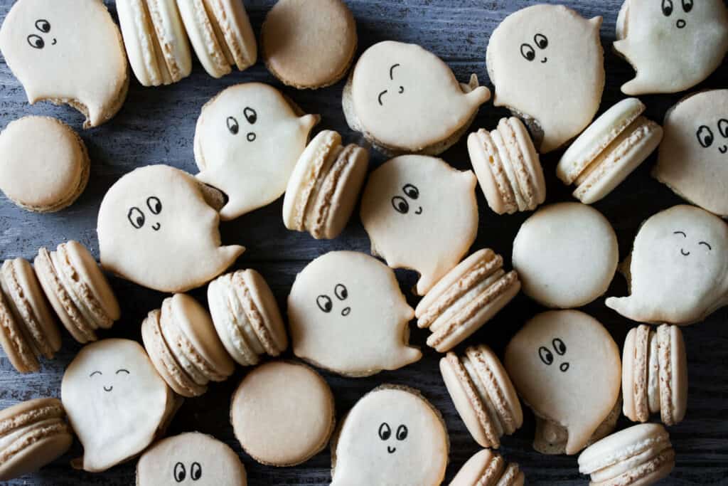Step by Step: Ghost Macarons with Pumpkin Buttercream - Kate-Cooks